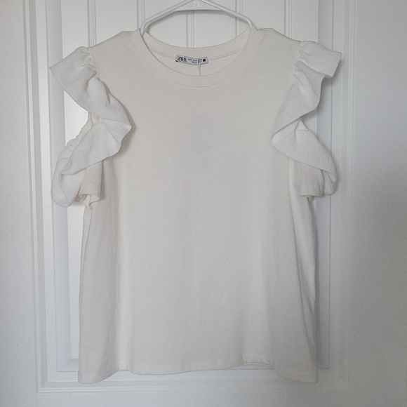 Zara | Tops | Zara White Ruffle Blouse | Poshmark